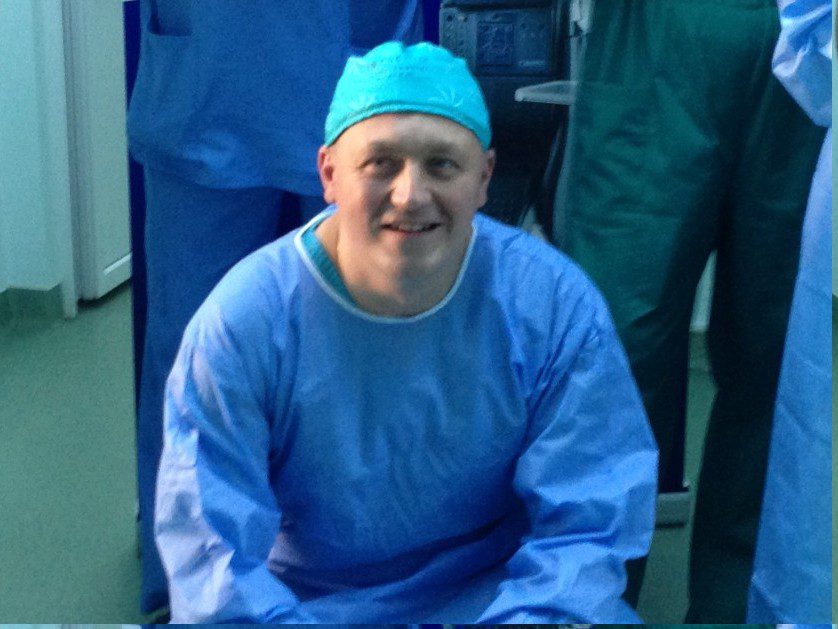 Dr. Andrei Filip a efectuat o operatie de cataracta in scop ...